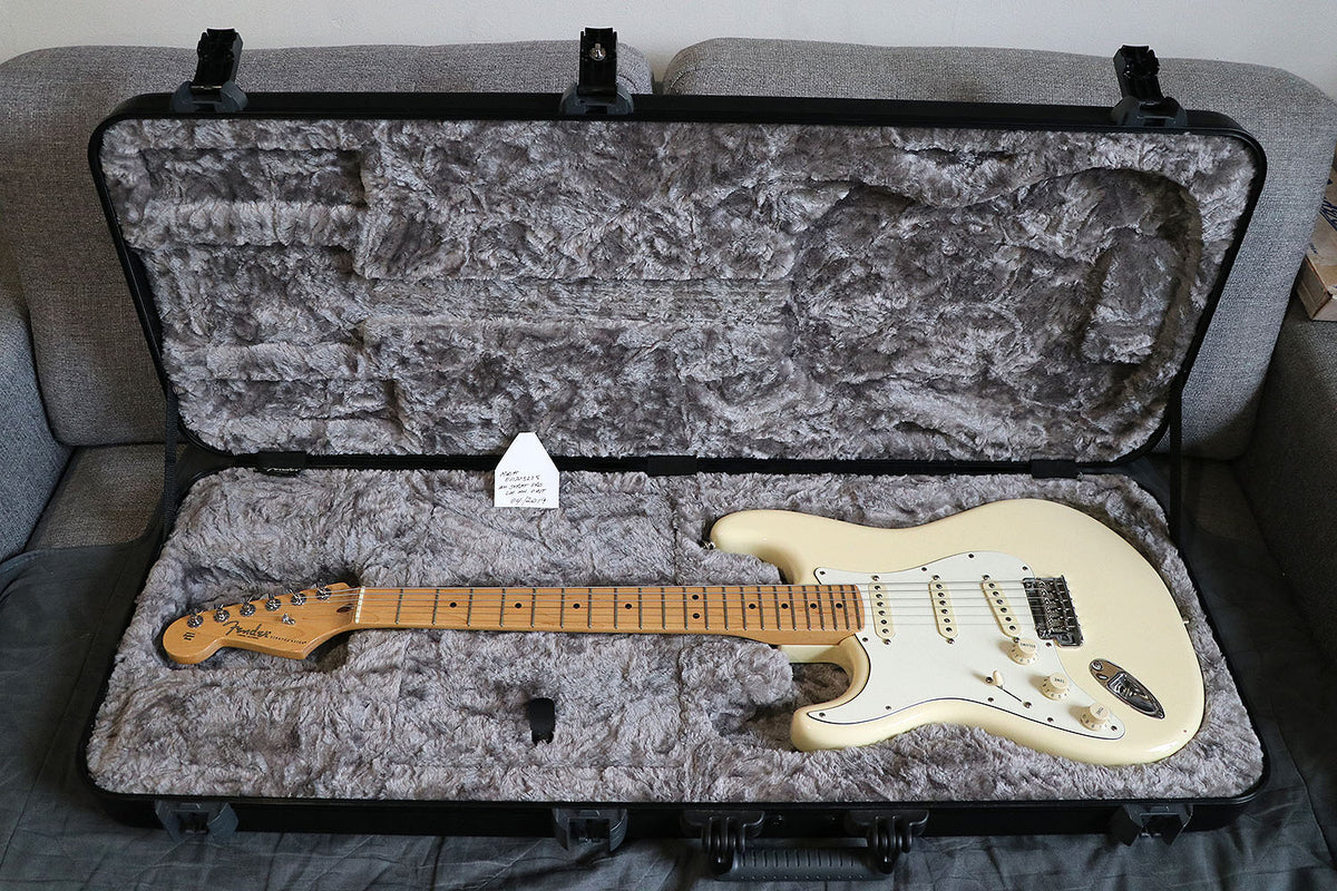 Fender American Professional Stratocaster Left Hand - year 2019 – The ...